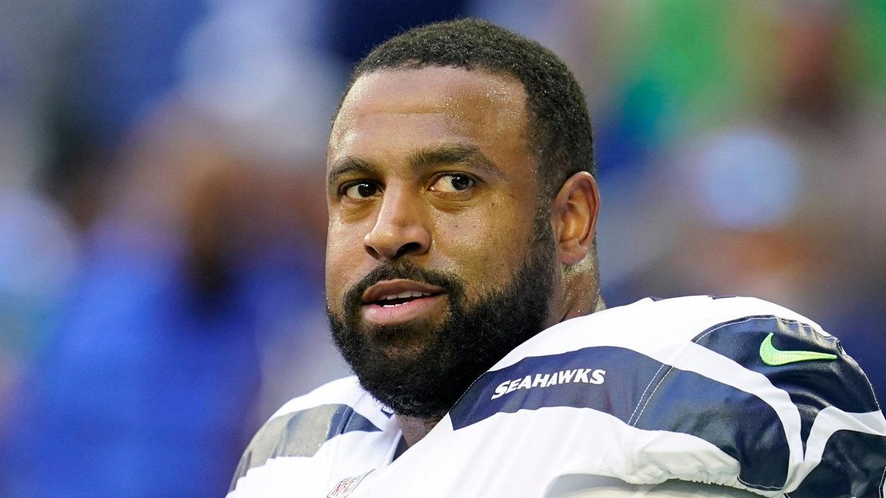 Jets' Brown on field, not ready for team drills - Newsday