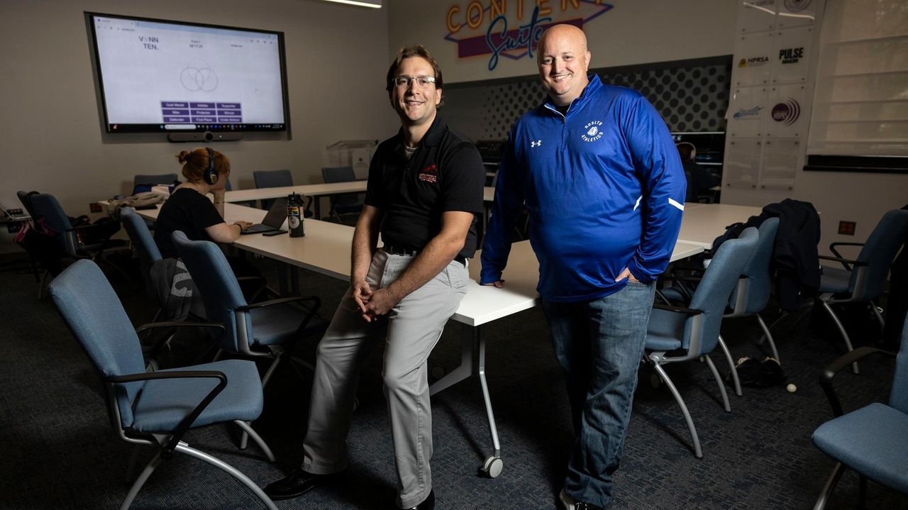 Long Island teachers build Venn Ten, a fun online word game - Newsday