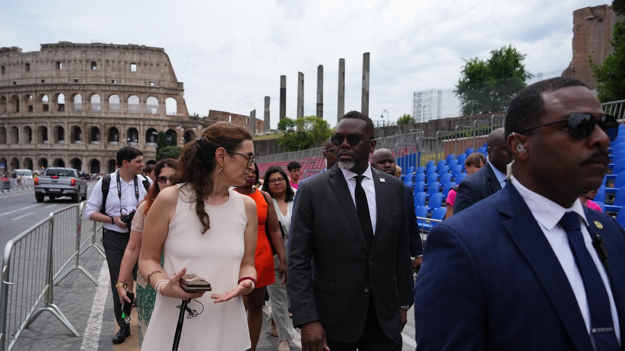 Chicago mayor sees Pope Leo XIV as key ally on social justice ...