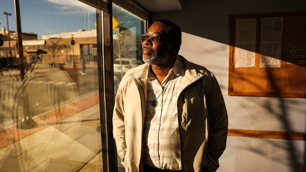 Army veteran Jeffrey McQueen helps vets in need - Newsday