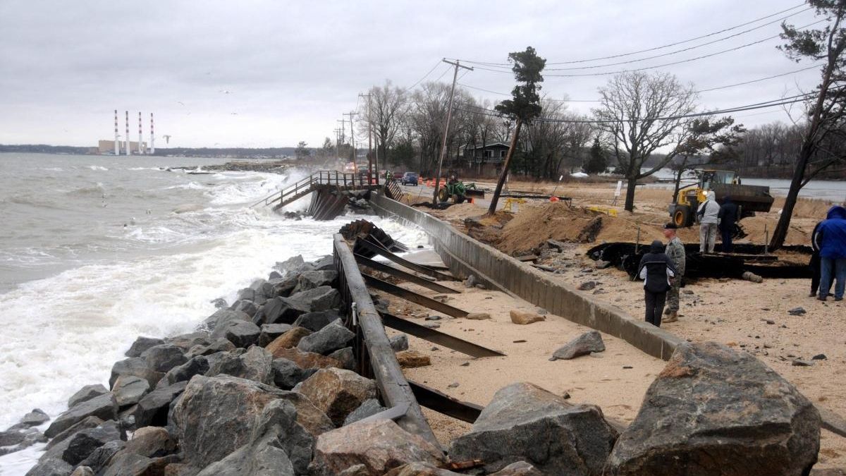 How the storm beat the Asharoken wall - Newsday