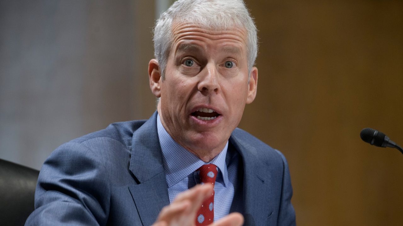 Senate confirms fossil fuel CEO Chris Wright as energy secretary. He ...