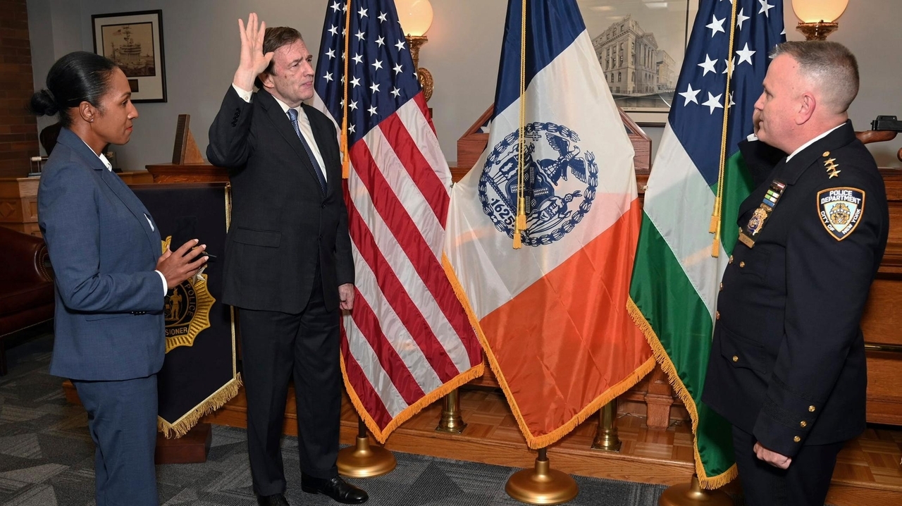 Interim NYPD police commissioner sworn in as predecessor goes out the ...