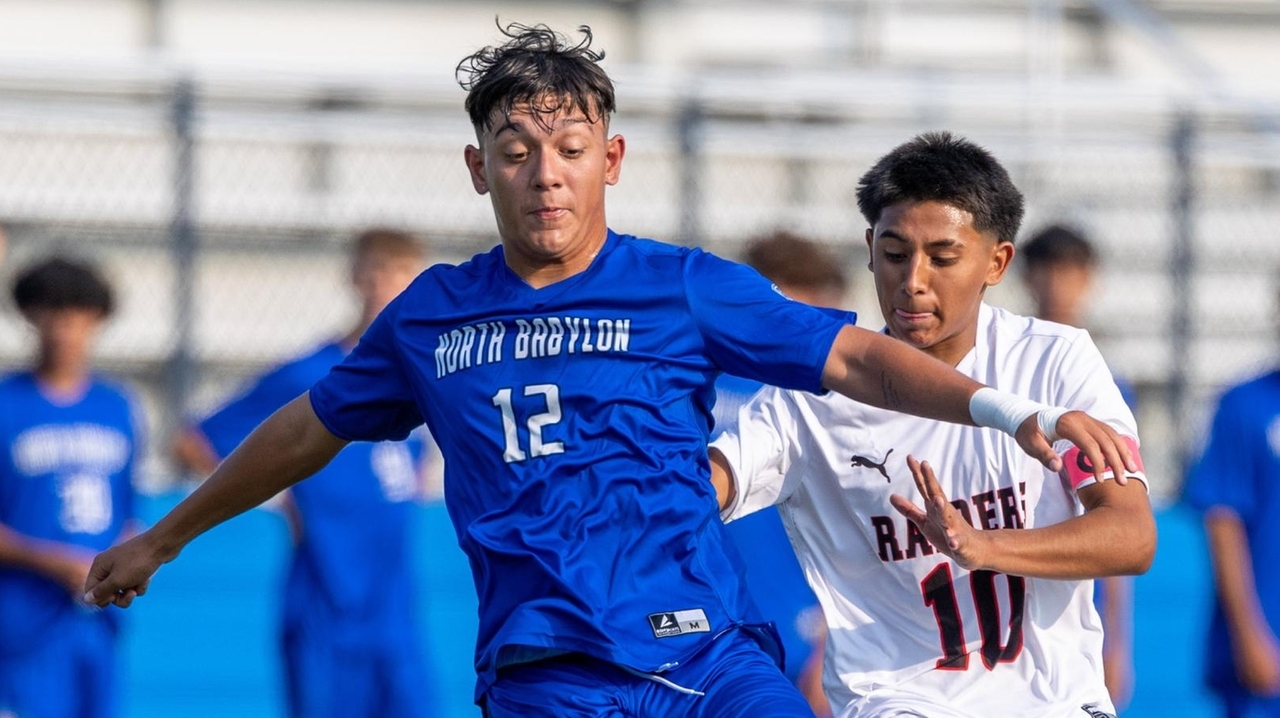 Patchogue-Medford vs. North Babylon boys soccer - Newsday