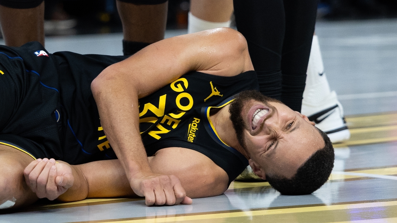 Warriors star Stephen Curry will be sidelined at least a week with a ...