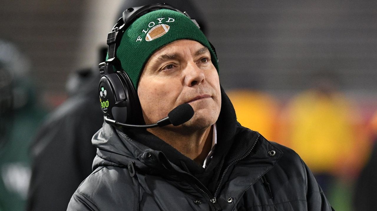 Longo, newest member of 200-win club, leads Floyd into LIC - Newsday