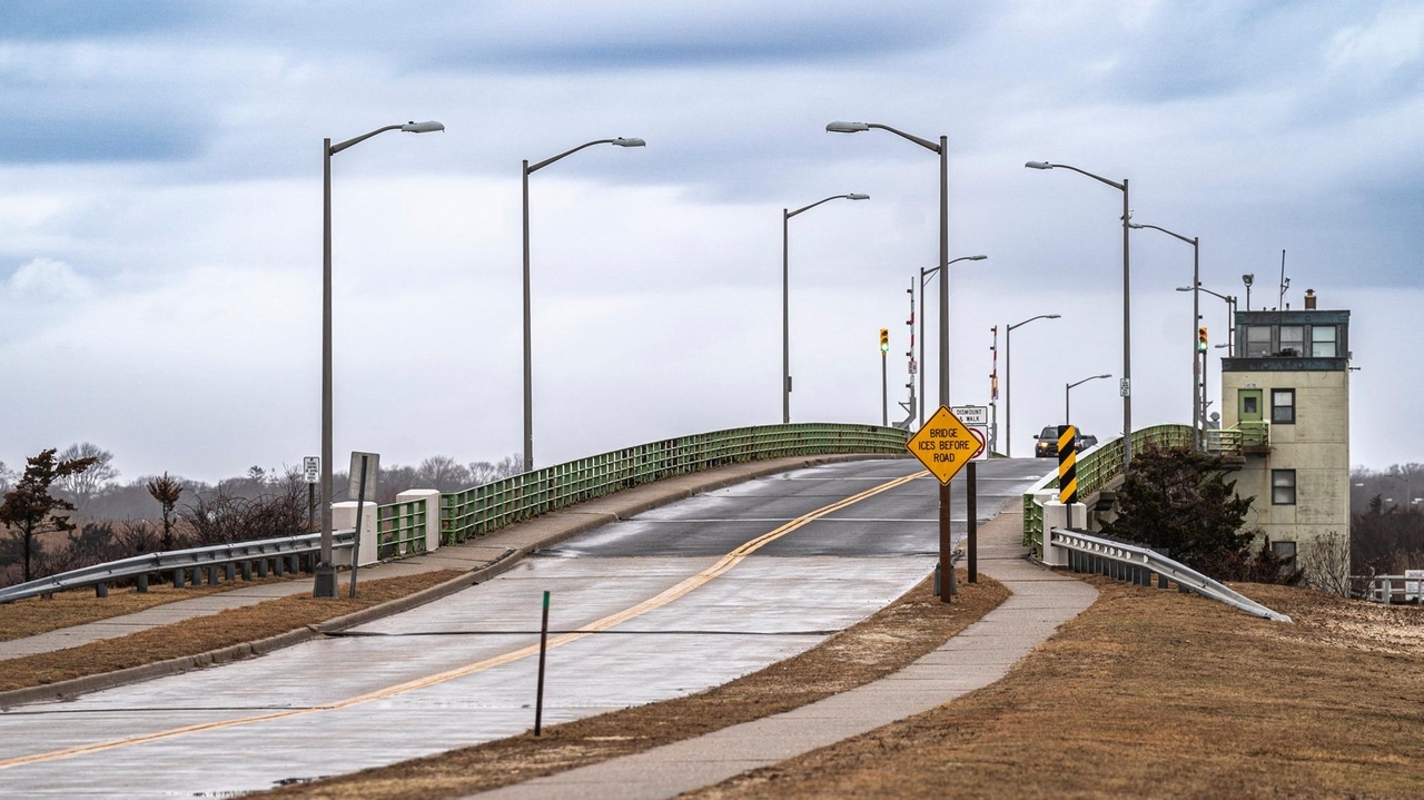 Smith Point Bridge gets weight restriction after inspection - Newsday