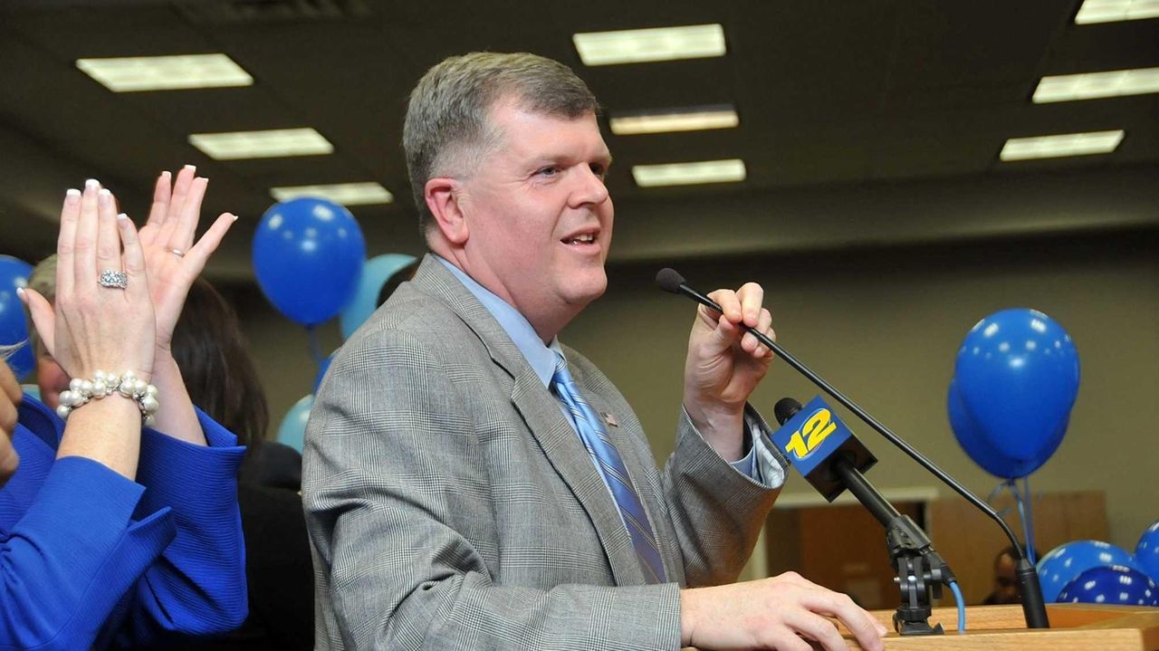 Richard Schaffer in political balancing act as State Senate races heat up - Newsday