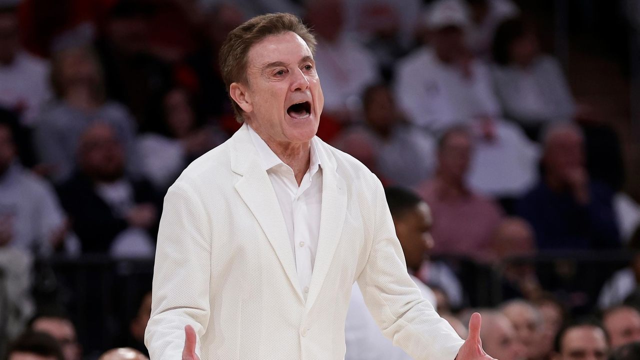 St. John's coach Rick Pitino's white suit a fashion slam dunk - Newsday