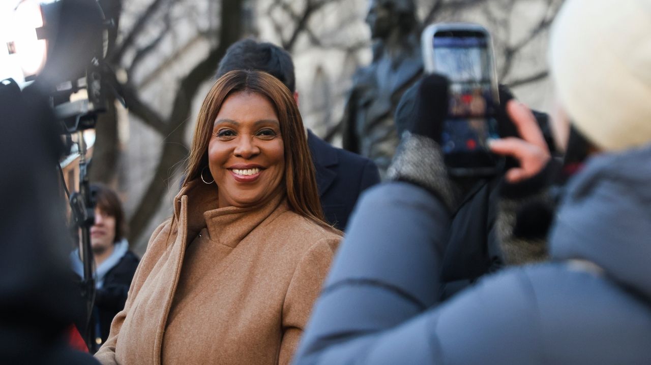 Judge disqualifies federal prosecutor in investigation into New York ...