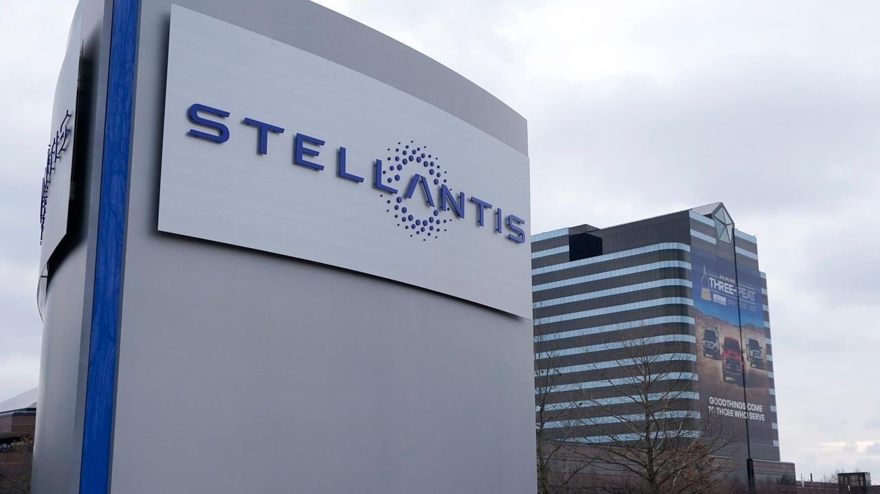Stellantis recalling nearly 1.2 million vehicles to fix software glitch ...