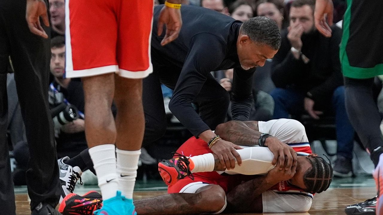 Clippers F Derrick Jones Jr. helped to locker room with apparent knee ...