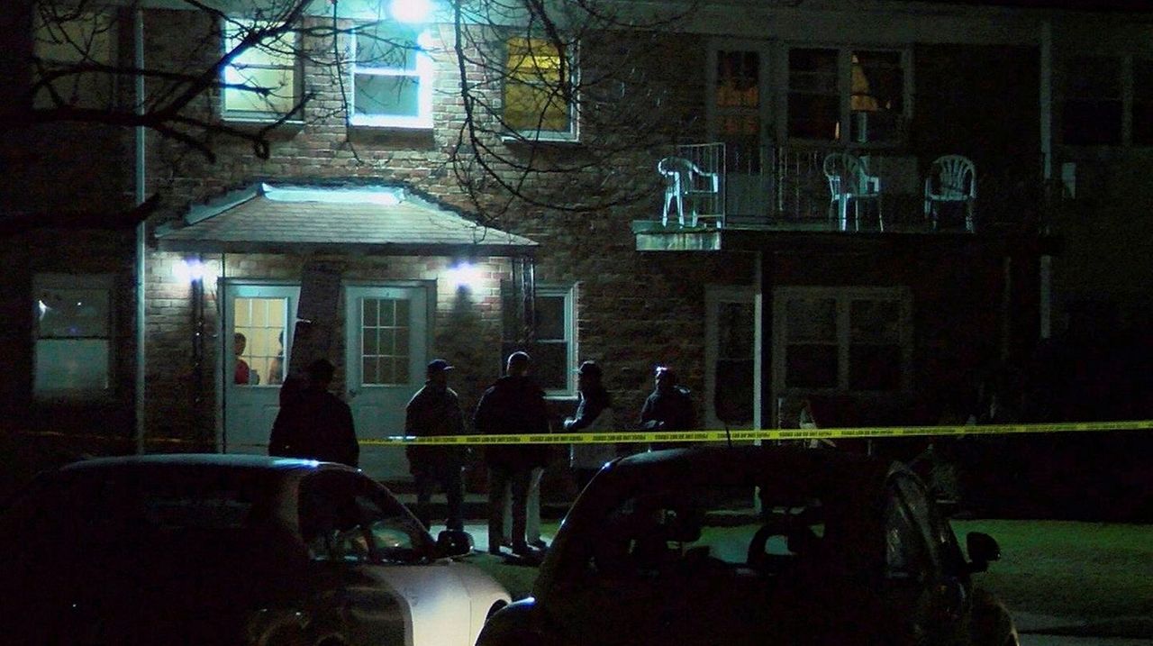 Man critically wounded in Bay Shore shooting, cops say - Newsday