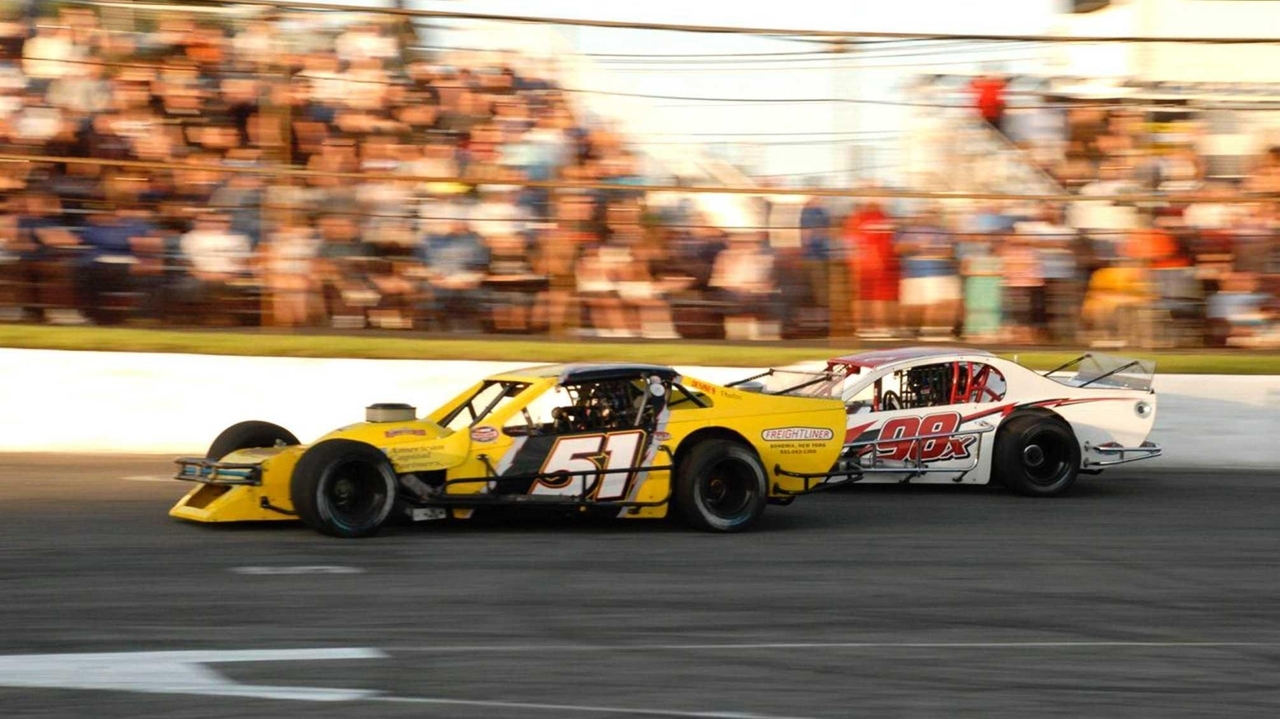 Riverhead Raceway will donate trees to town - Newsday