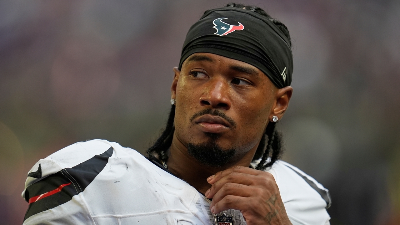 Eagles get receiver John Metchie III from Texans for tight end Harrison Bryant, AP source says ...