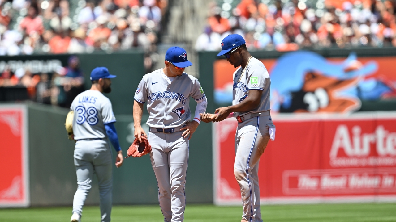 Jays OF Jesús Sánchez suffers right wrist bruise on ball thrown by kid ...