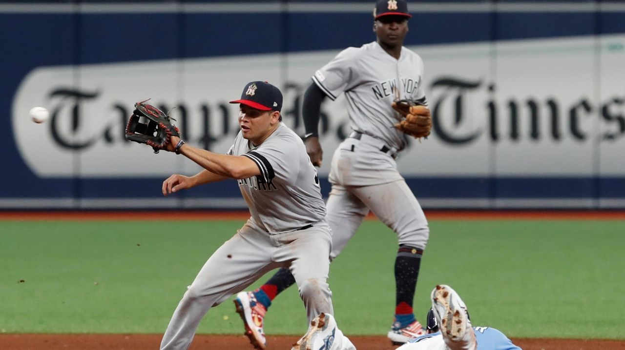 Breyvic Valera makes mental error, then singles in Yankees debut - Newsday