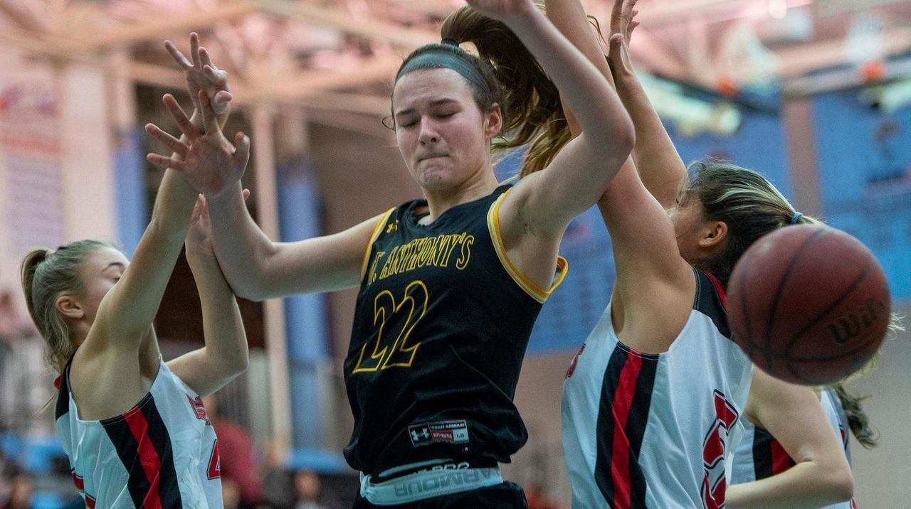 Staten Island vs. NY/NJ Showcase: St. Anthony's vs. Moore Catholic ...