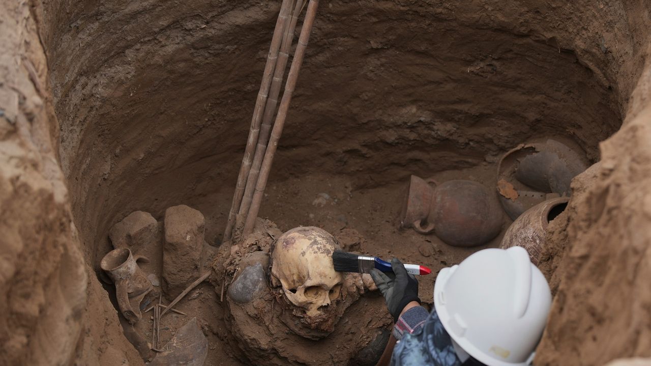 Utility workers in Peru unearth pre-Incan tomb with 1,000-year-old ...