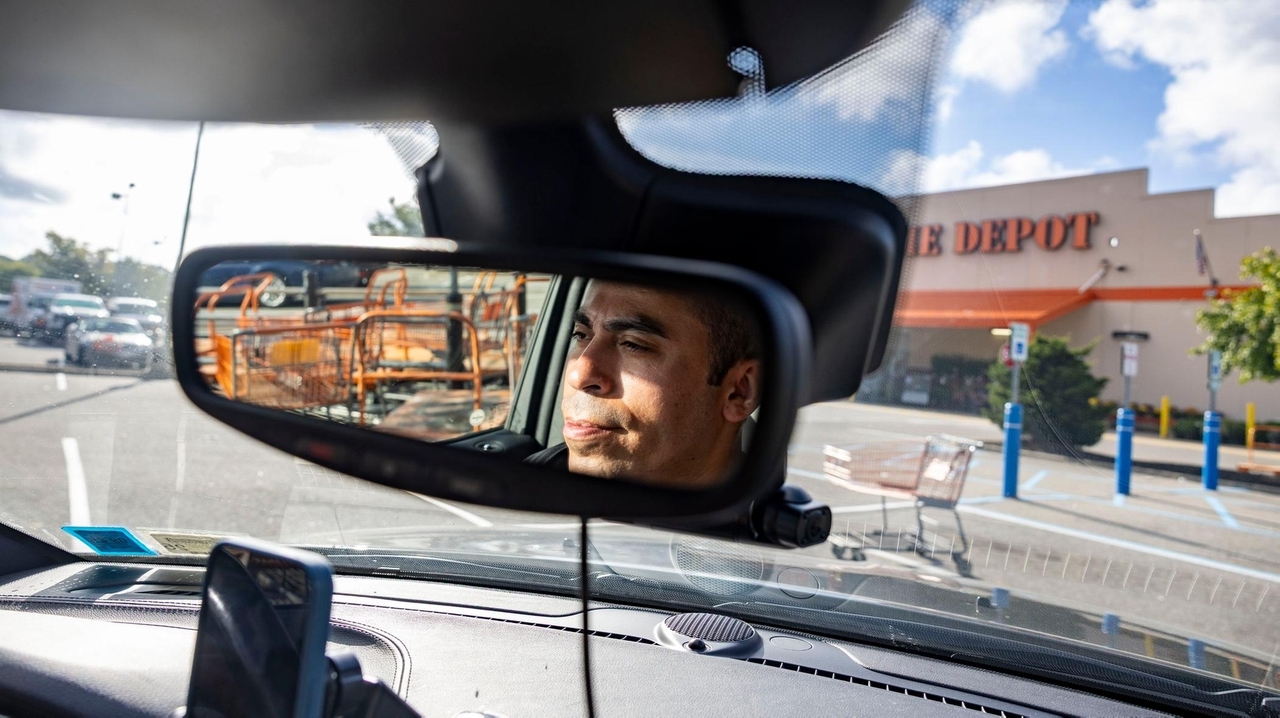 Osman Canales, immigrant rights activist, hot on ICE trail - Newsday