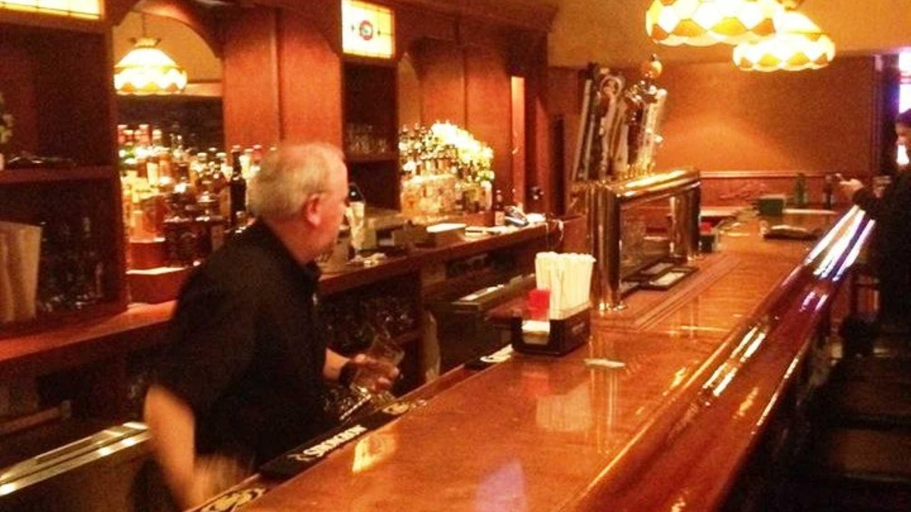 New Irish bar and restaurant, Connolly Station, opens in Bay Shore ...
