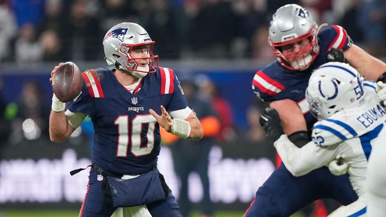 Mac Jones' struggles in loss to Colts leaves Patriots QB situation ...
