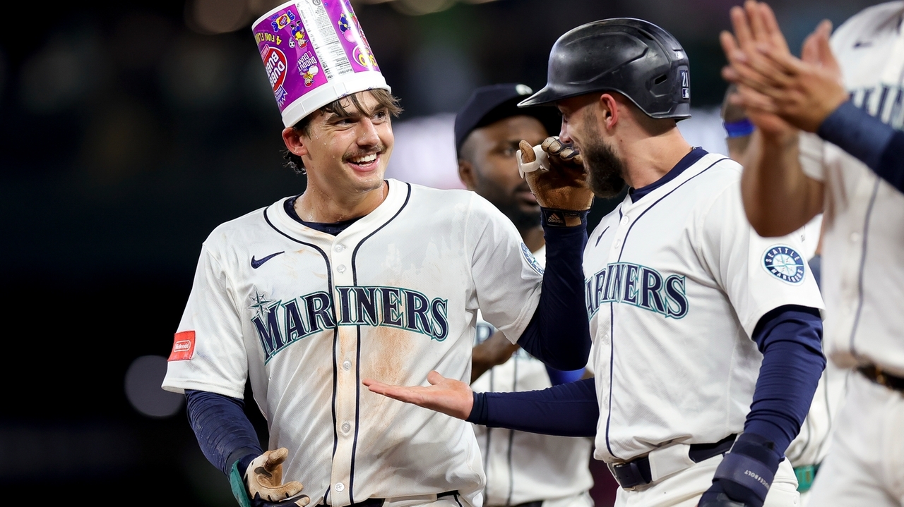 Mariners infield prospect Cole Young impresses in major league debut ...