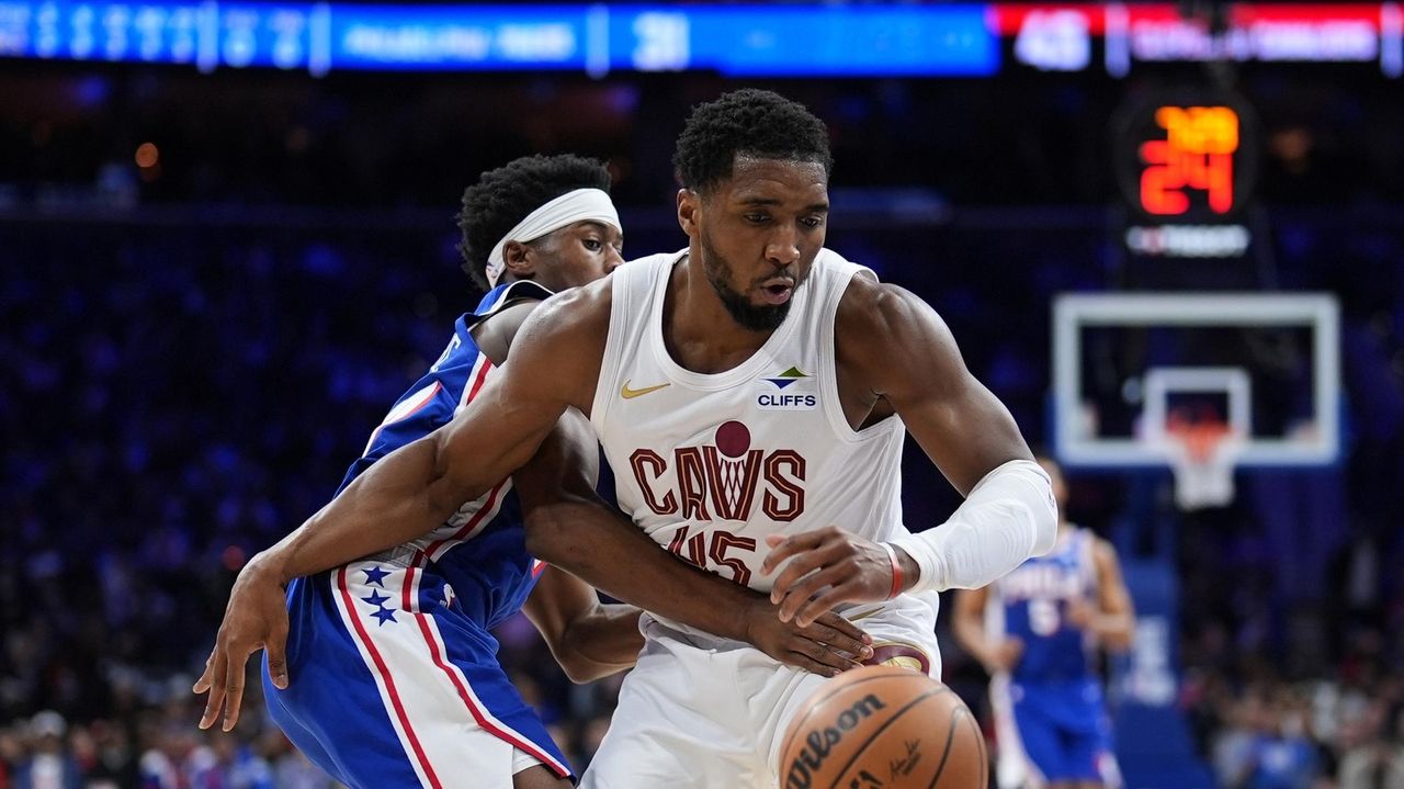 Mitchell has 35 points to power Cavs past 76ers 133-107 but Garland ...