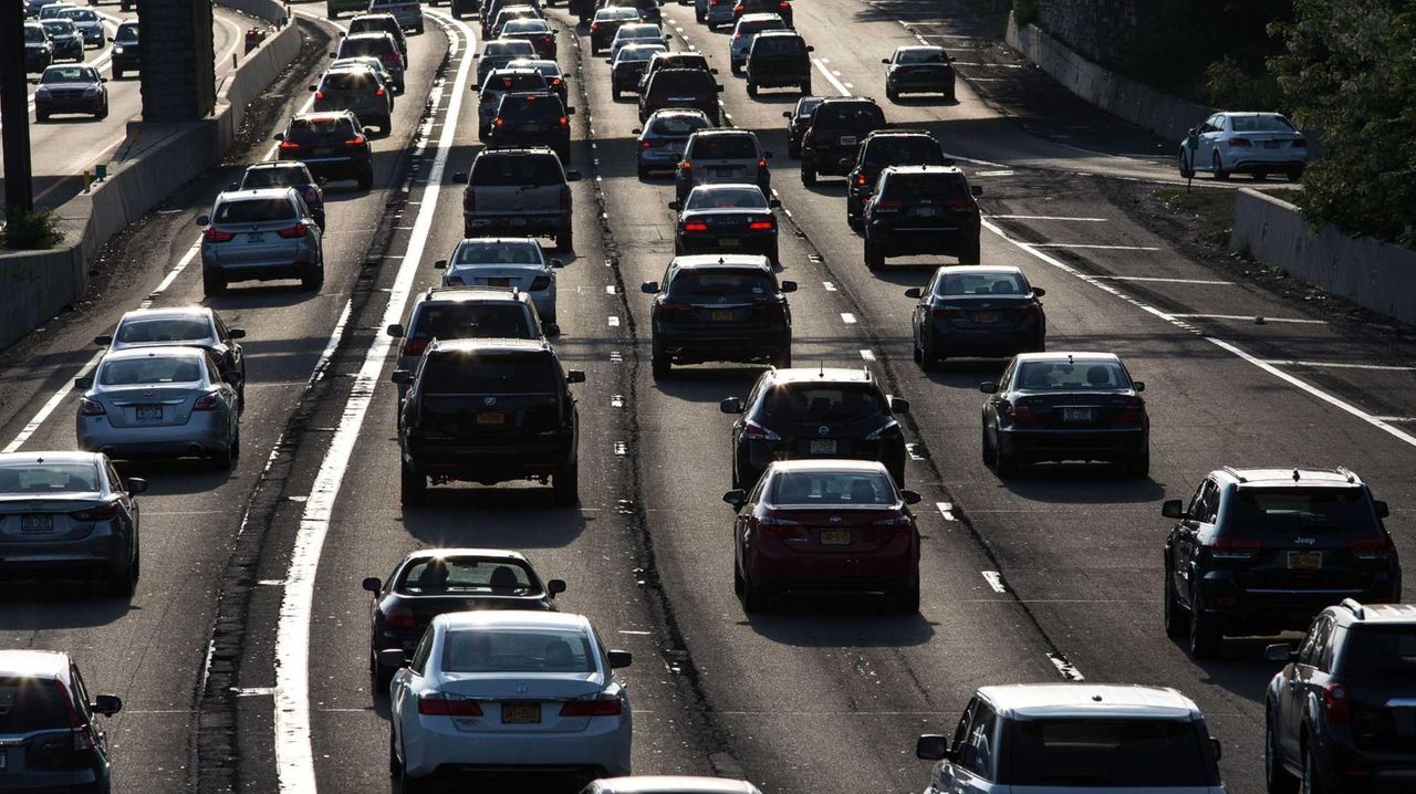 Traffic surge on LI, area roads predicted for holiday weekend - Newsday