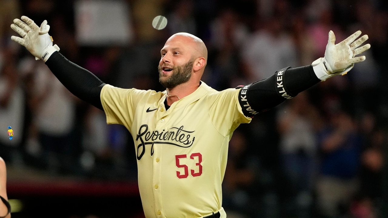 Bee-lieve: Walker's homer in 10th lifts Diamondbacks over Dodgers 4-3 ...