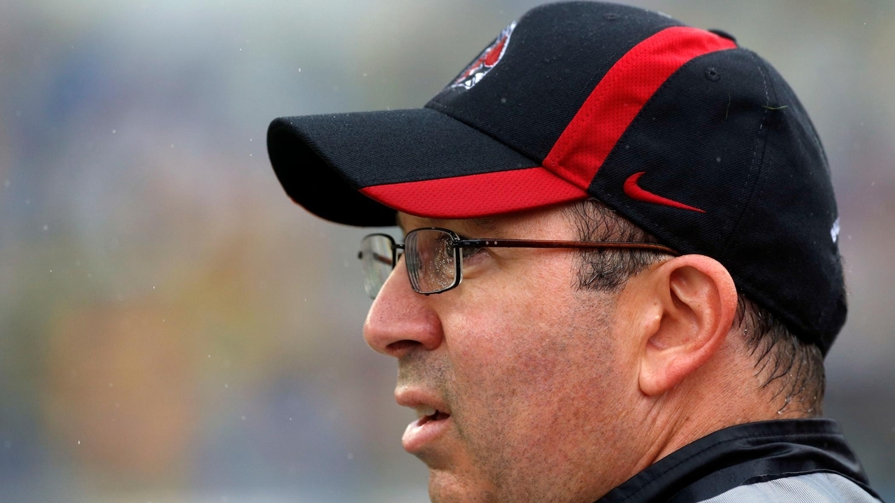 Buffalo hires South Carolina special teams coordinator, former MAC ...