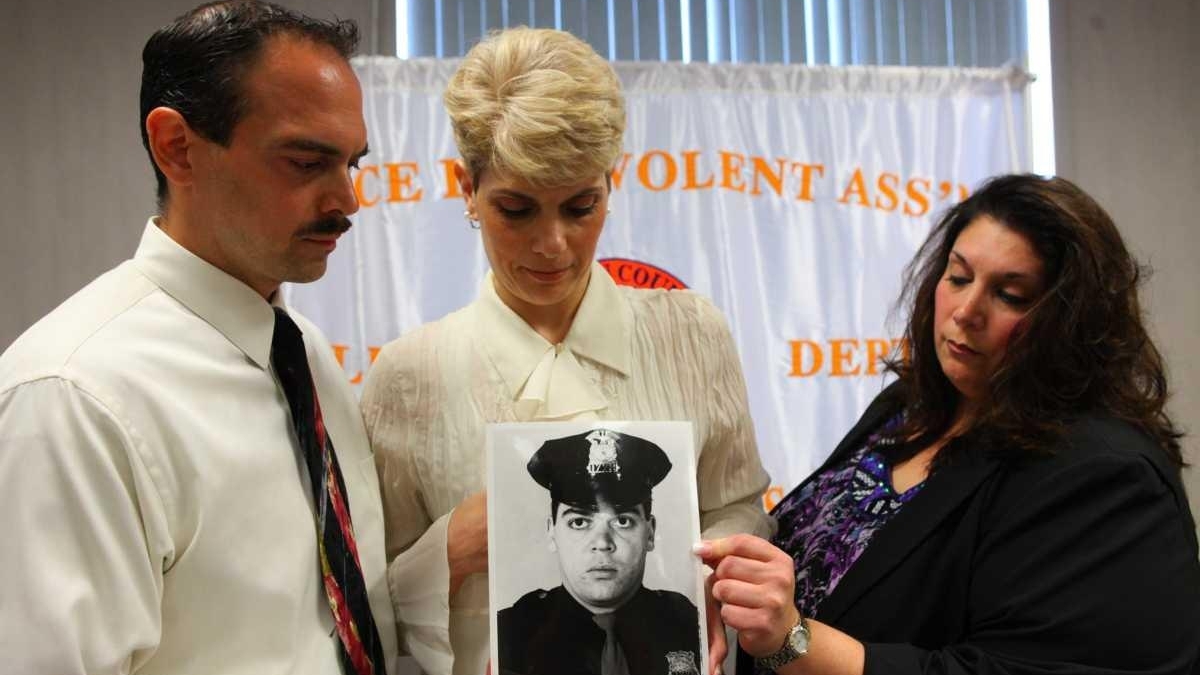 Rally to keep cop Matthew Giglio's killer in prison - Newsday