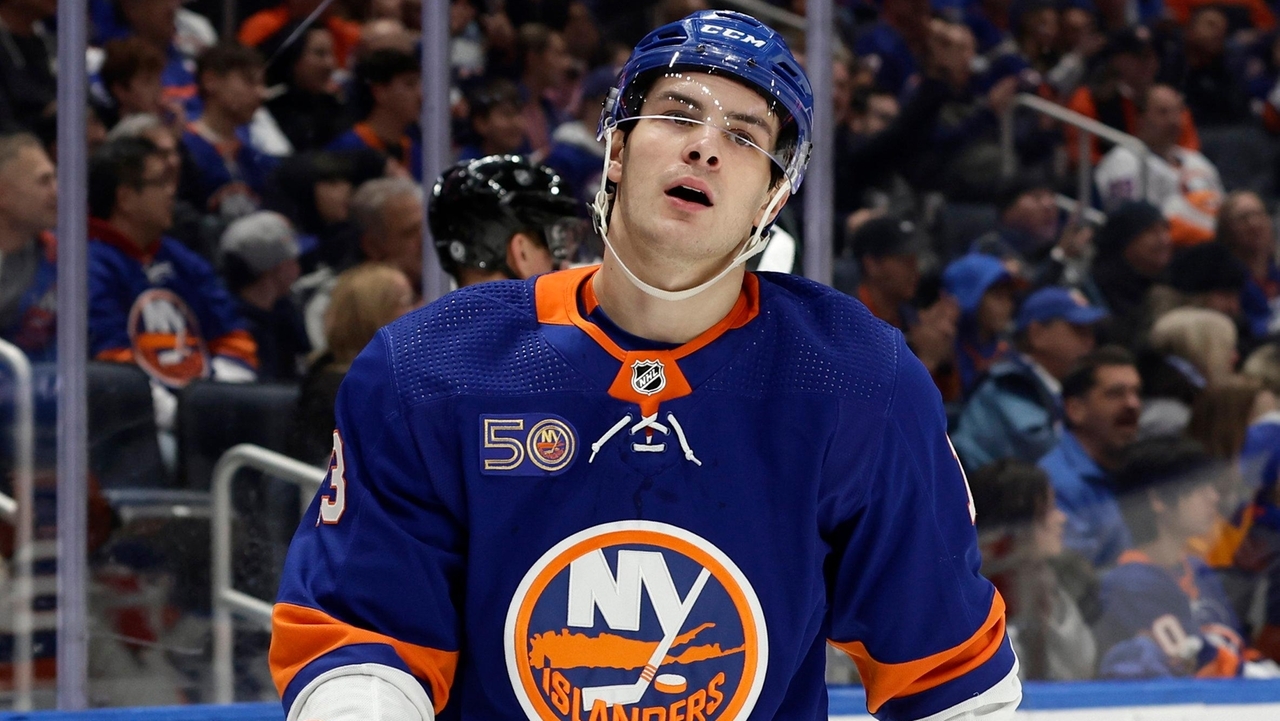 Islanders' grip on wild-card spot slipping after back-to-back losses ...