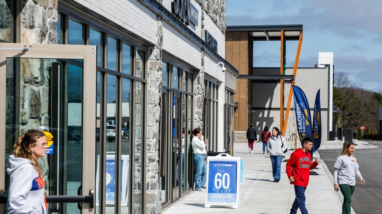 Open-air formats reshaping Long Island's mall industry - Newsday