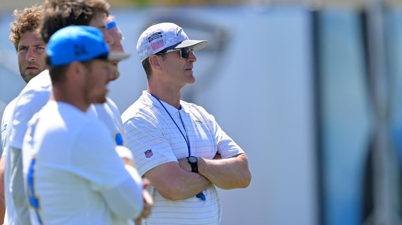 Jim Harbaugh gives advice after foul ball misses his brother and Cal ...