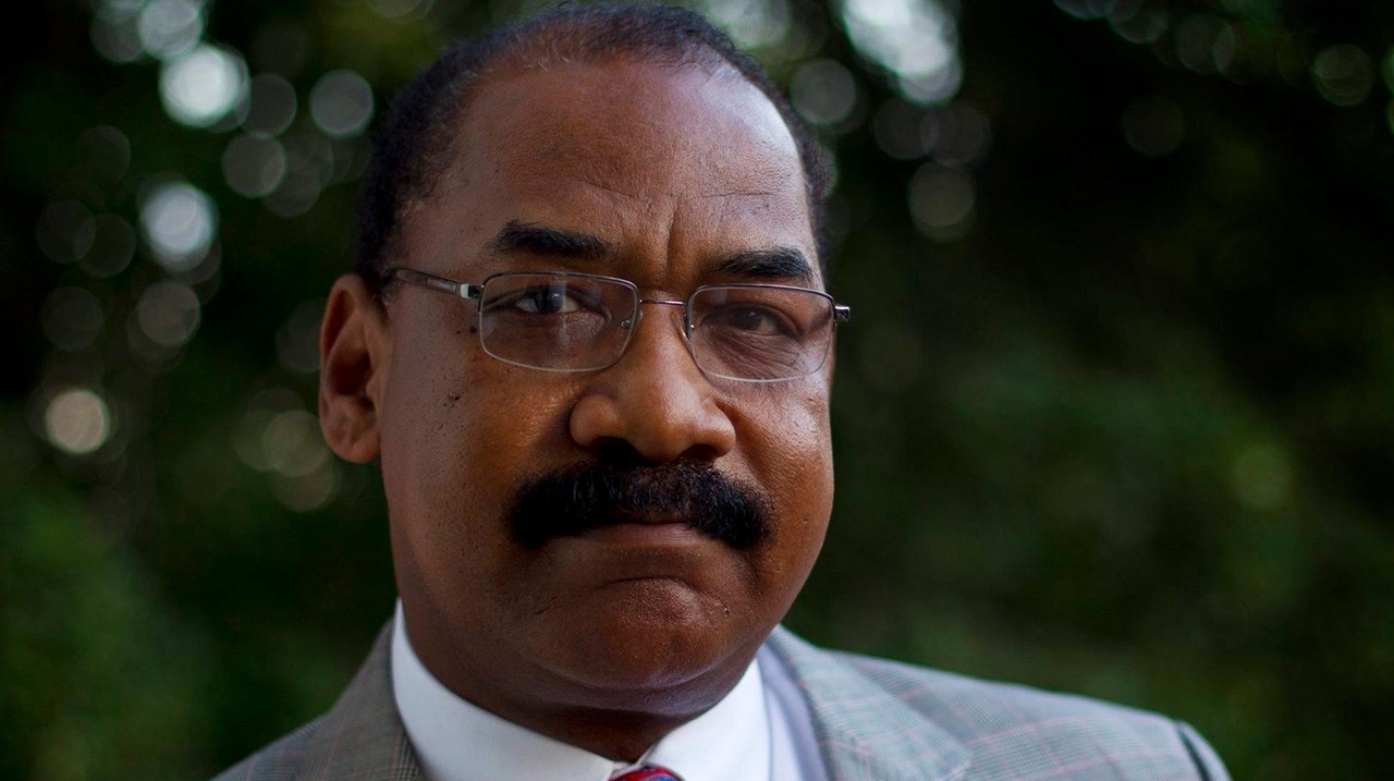 Hempstead school board moves toward dismissing security chief - Newsday