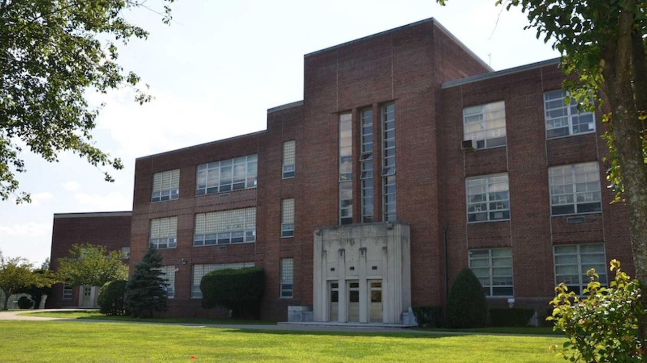 Great Neck school board OKs fees for facility use - Newsday