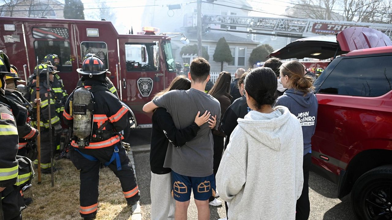 Syosset house fire leaves at least 8 homeless, fire officials say - Newsday