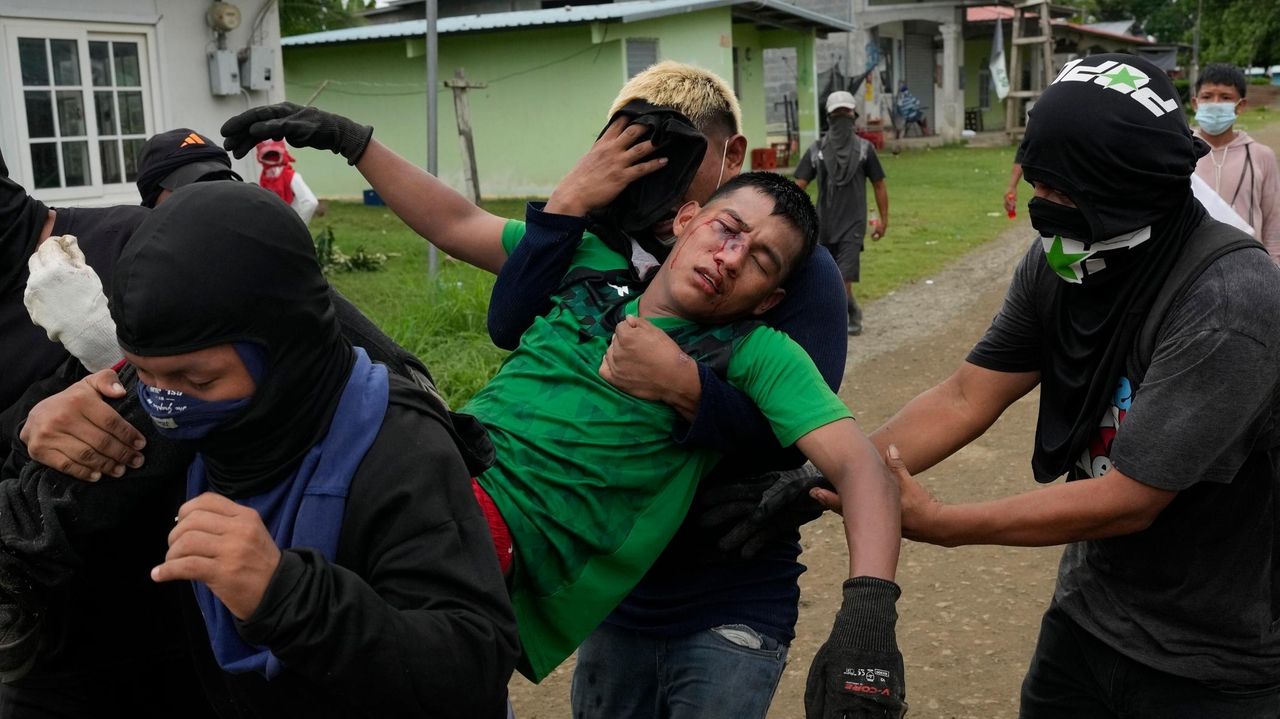 Protesters and police clash in eastern Panama - Newsday