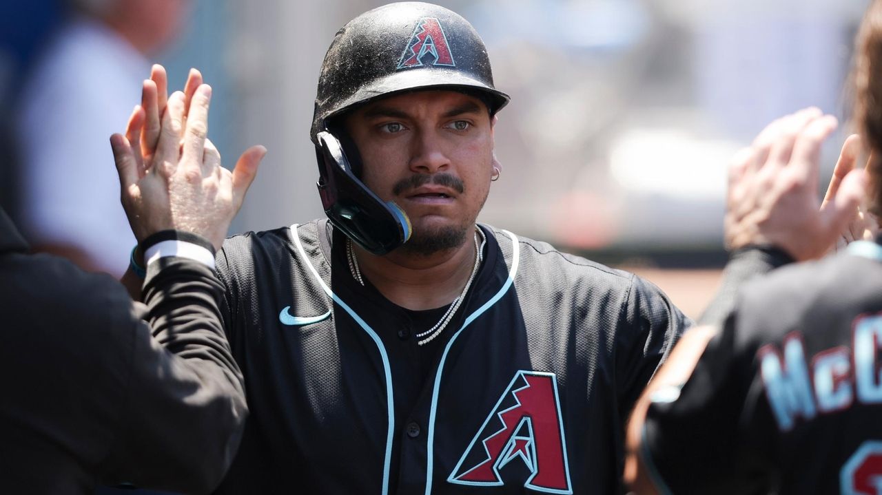 Mariners acquire Josh Naylor from the Diamondbacks for 2 pitchers as ...