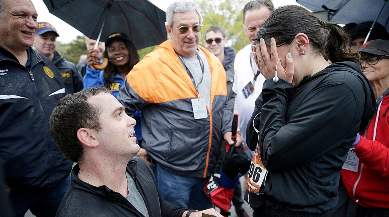 Long Island Marathon runner proposes at finish line - Newsday