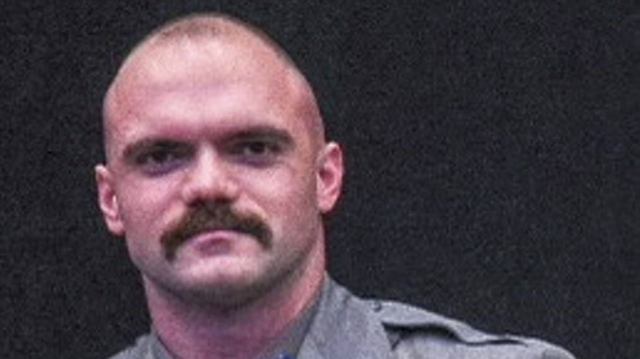 NYS police: Trooper Thomas Mascia shot on Southern State Parkway after ...