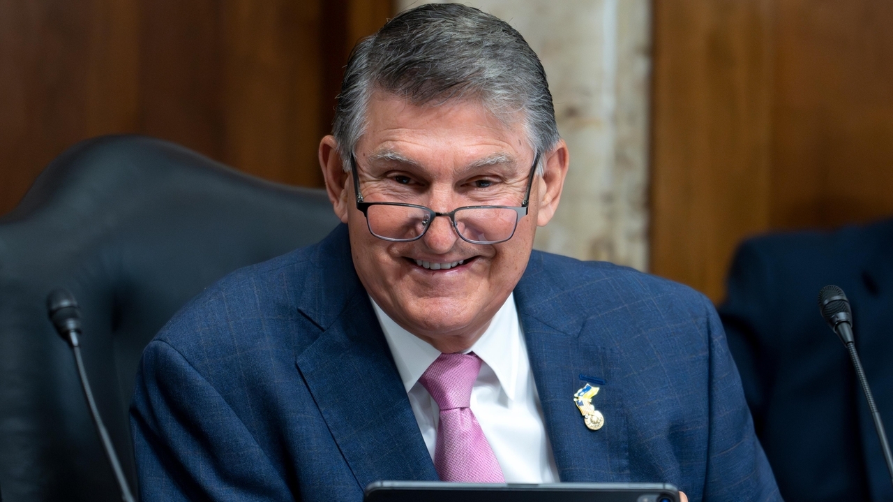 Democratic West Virginia Sen. Joe Manchin won't seek reelection, giving ...