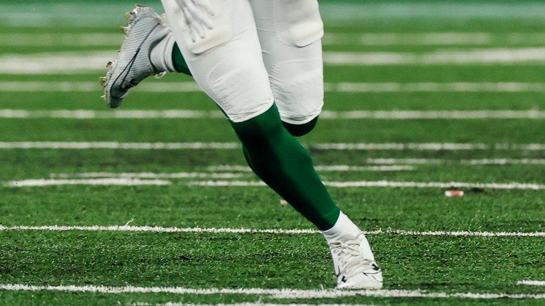 NFLPA leader calls for natural grass in all NFL stadiums - Newsday