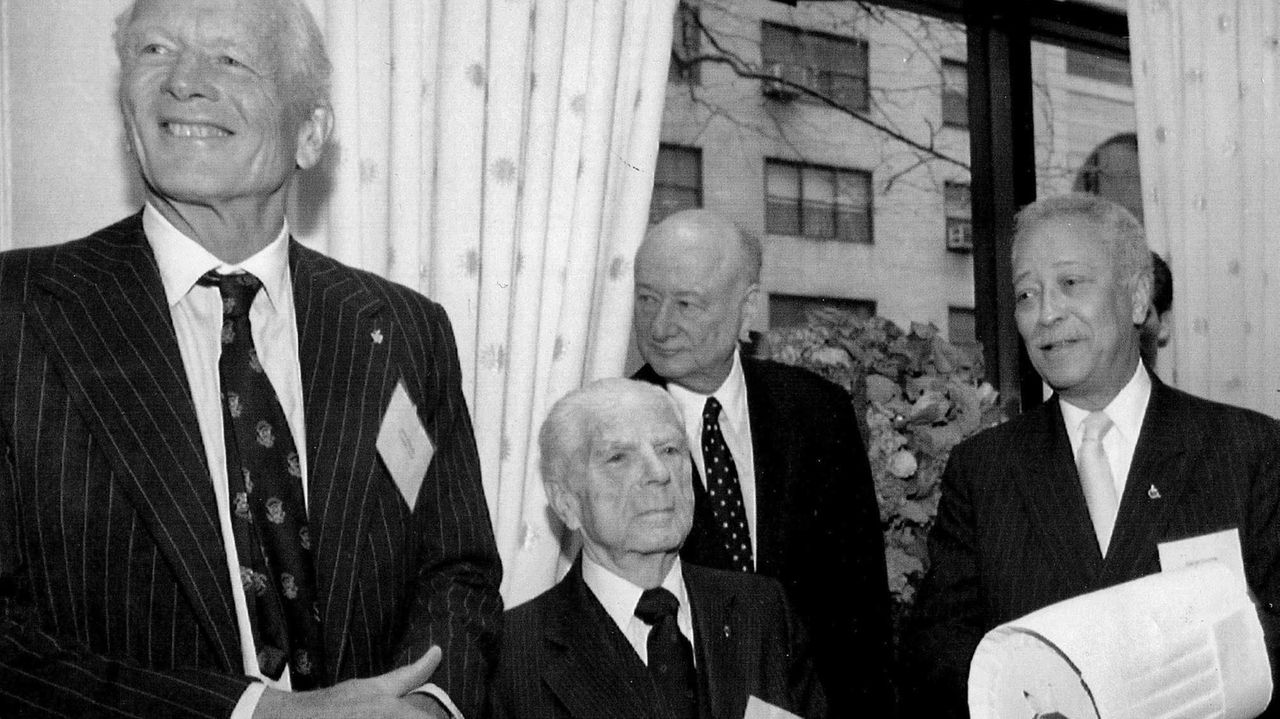 In electing New York City mayors, it's all about-face - Newsday