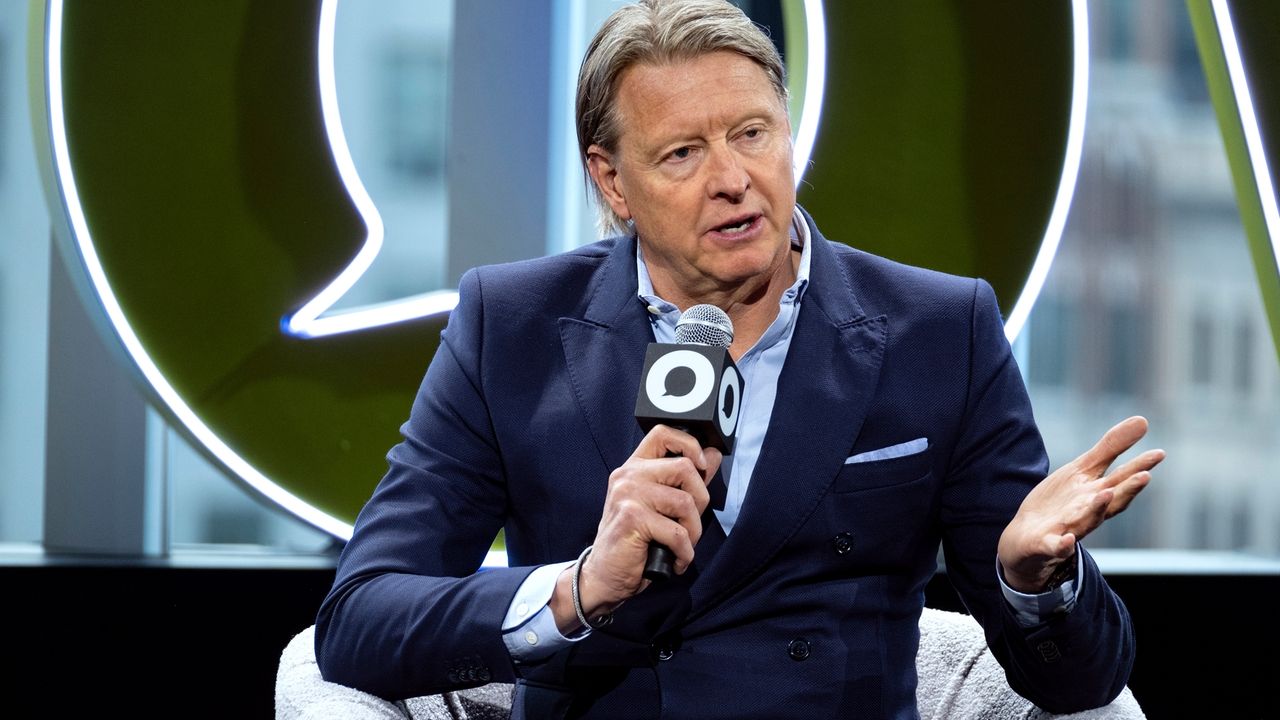 Phone deal for visiting fans at 2026 World Cup part of Verizon sponsor ...