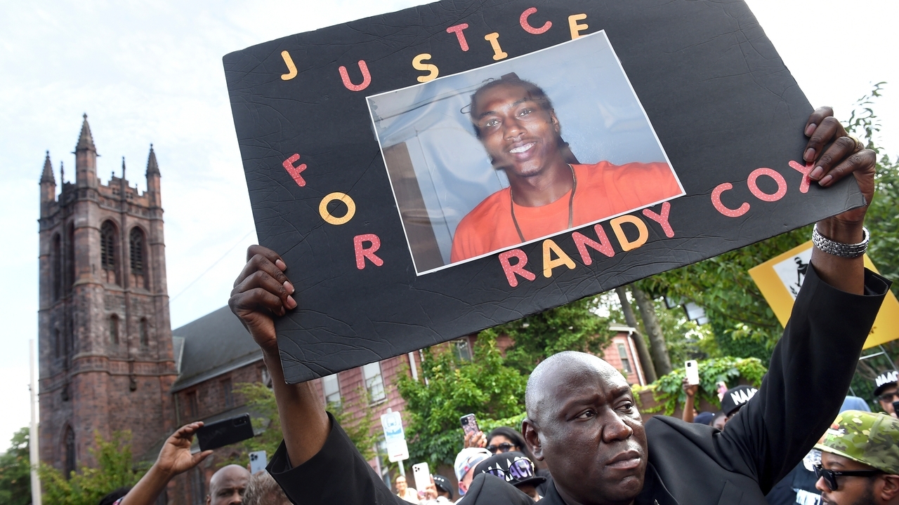 Judge dismisses charges against 3 Connecticut officers accused of ...