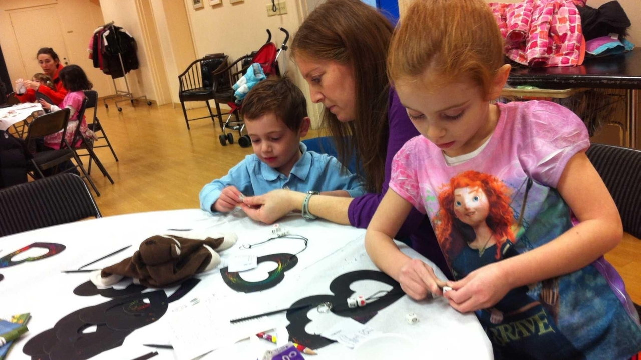Plainview Jewish community center welcomes all on Christmas - Newsday