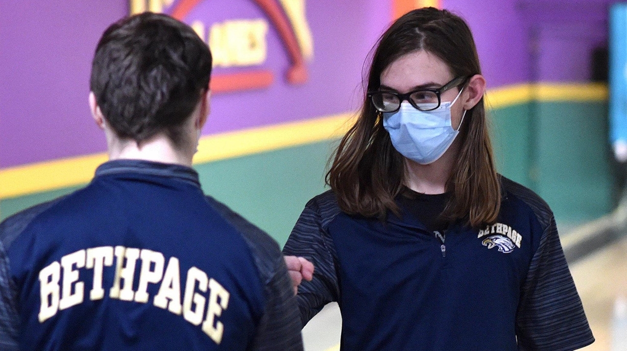 Alex Grzybowski leads Bethpage to boys bowling victory over Farmingdale ...