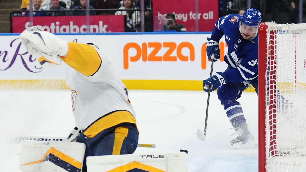 Matthews scores twice, Samsonov makes 18 saves in Maple Leafs' 4-0 win ...